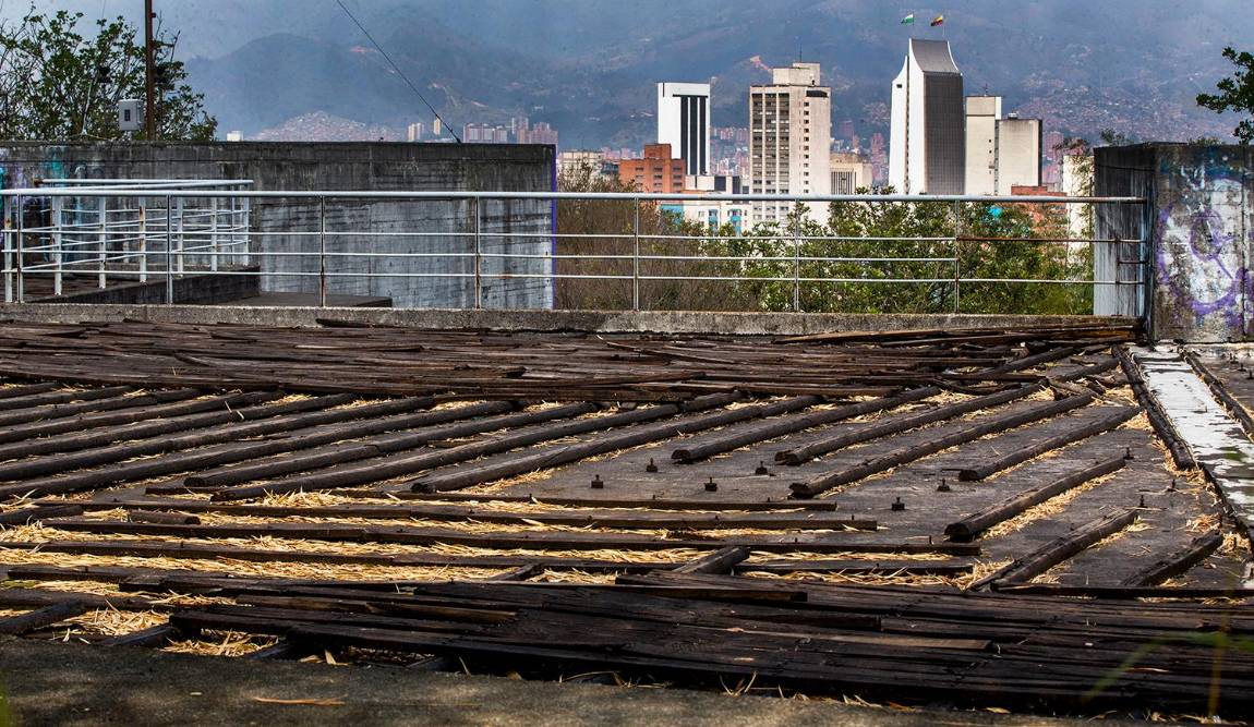 Biblioteca La Ladera en Medellín 10 años esperando reparación