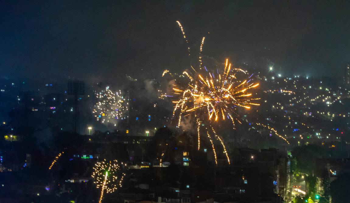 Ni lluvia ni controles frenaron la alborada en Medellín