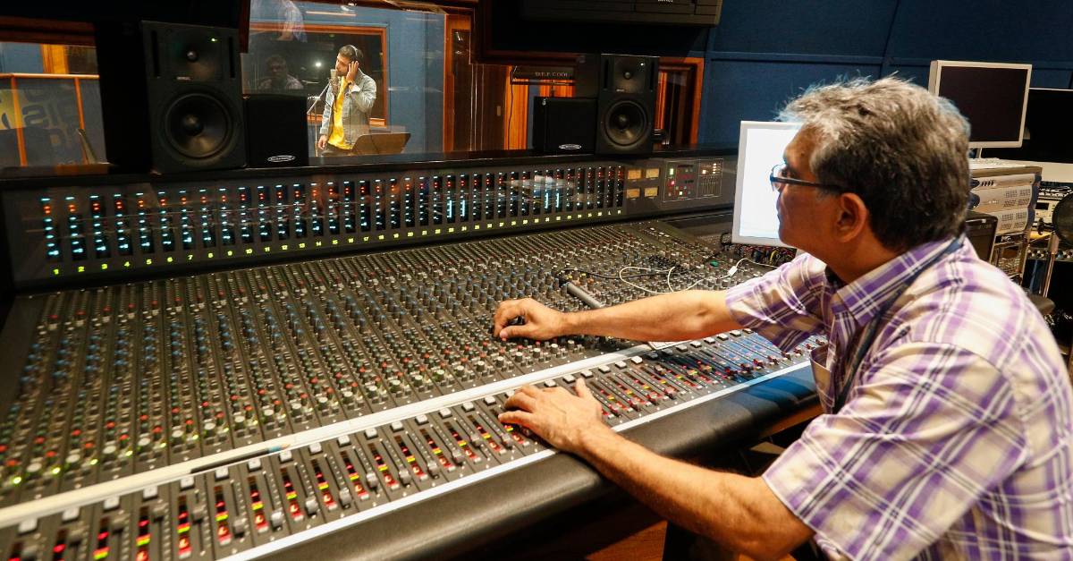 En Codiscos empezaron vendiendo discos, luego los grabaron