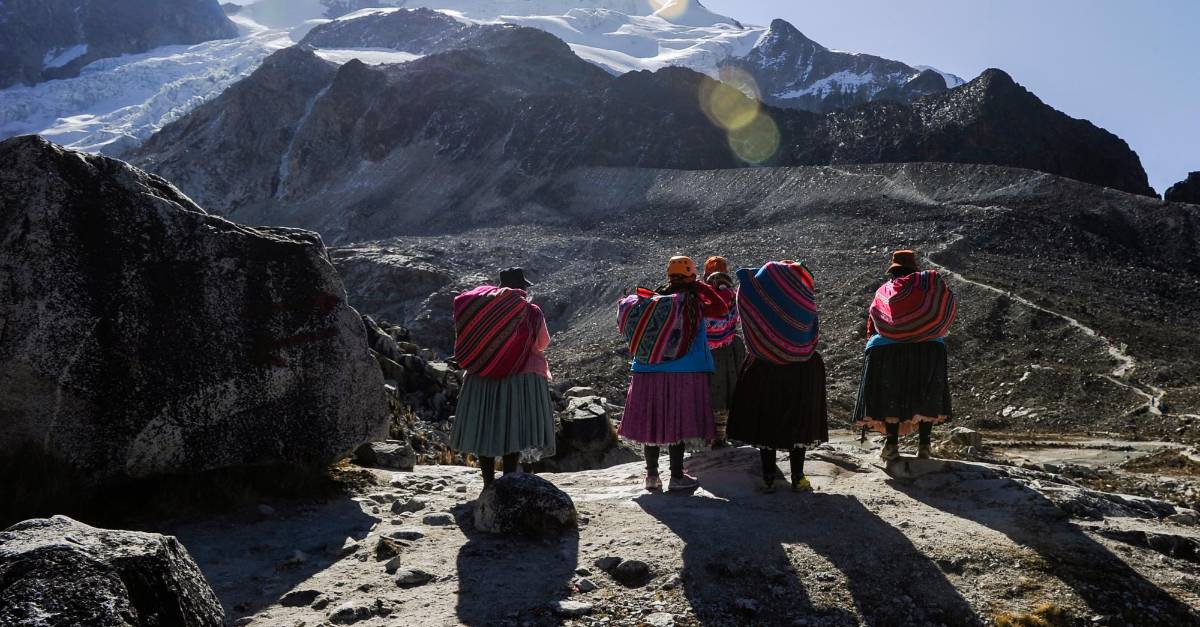 En fotos | las Cholitas escaladoras de Bolivia