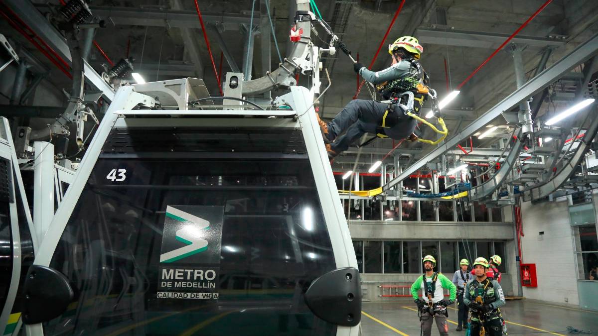 El metrocable tiene un grupo especializado de rescate en alturas y ya ...