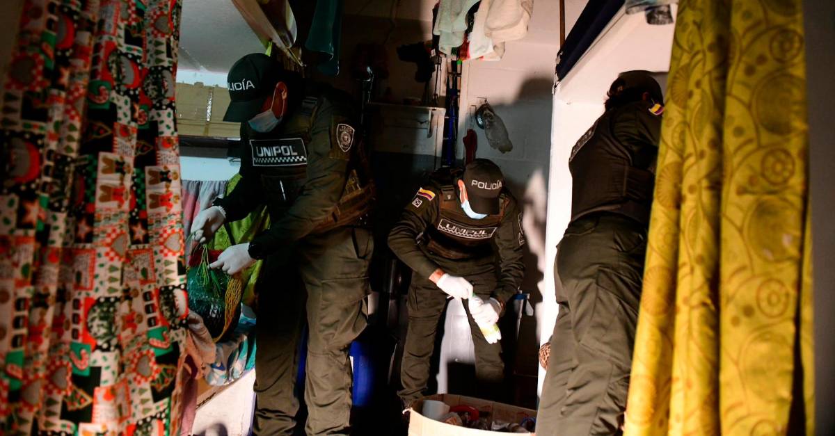 ¿Qué hacen 2.000 policías en operativos dentro de 11 cárceles del país?