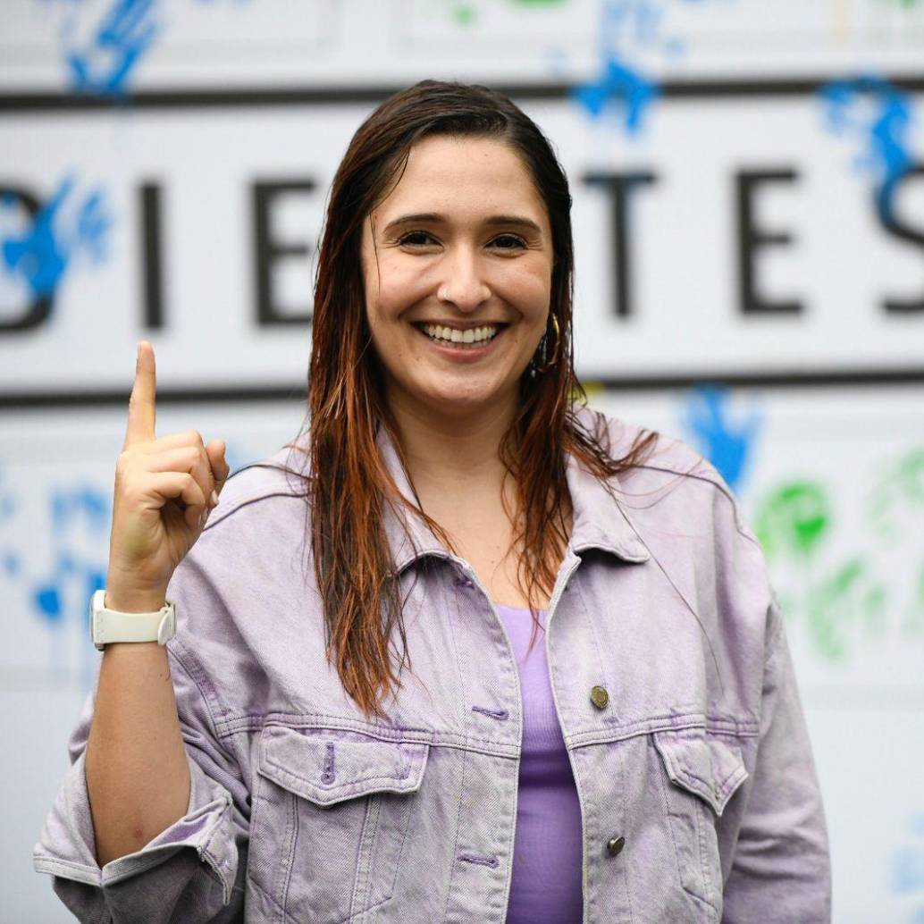 “Todavía le hace falta, se parece”: habló escultor de la estatua de ...