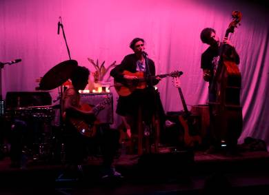 El cantautor Lucas Hill visita Medellín con su propuesta de música ...