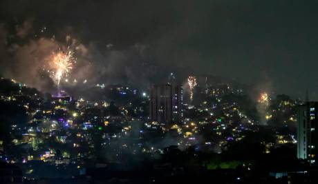 Ni lluvia ni controles frenaron la alborada en Medellín