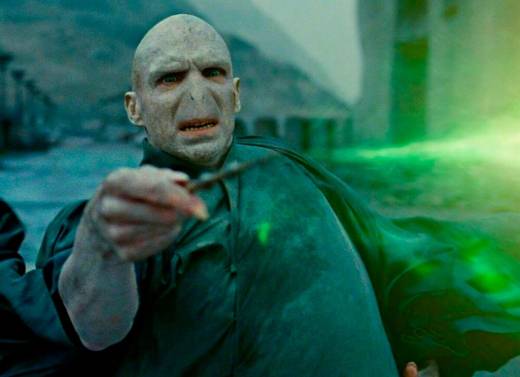 ¿Ralph Fiennes volvería a interpretar a Voldemort, el villano de Harry ...