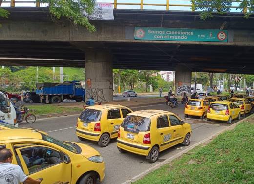 El 74 % de los paisas ya piden el servicio de taxi por aplicaciones