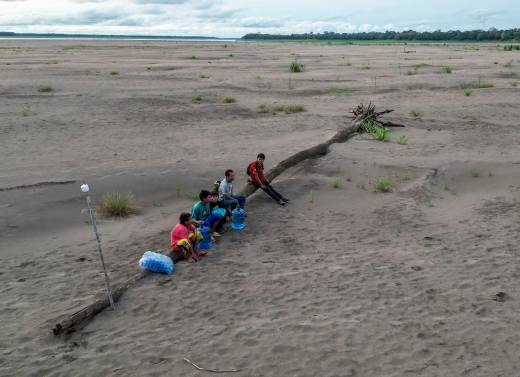La agonía del río Amazonas: su caudal se redujo hasta un 90%