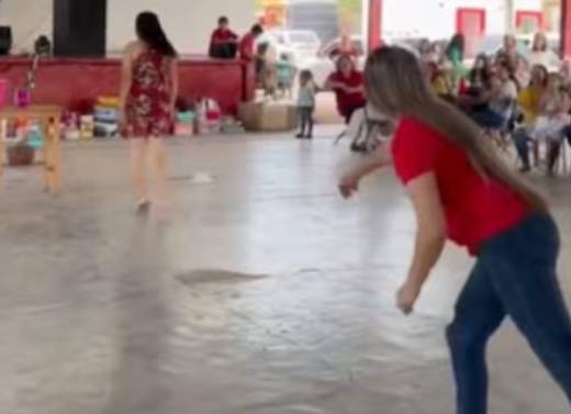 Video | Con concurso viral de “la chancla voladora” celebraron el Día ...