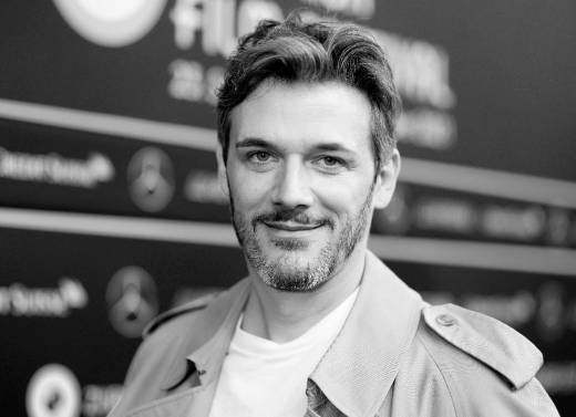 Samuel Theis, actor y director francés fue acusado de violación