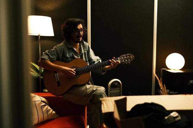 De Morat a las letras, Simón Vargas lanza su libro A la orilla de la luz