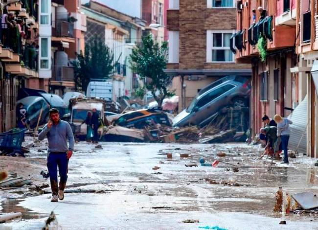 DANA en Valencia, España: Las dramáticas imágenes de rescate y búsqueda de desaparecidos tras ...