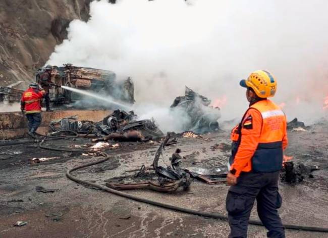 Tragedia en Venezuela: choque múltiple de 17 vehículos deja 16 muertos ...