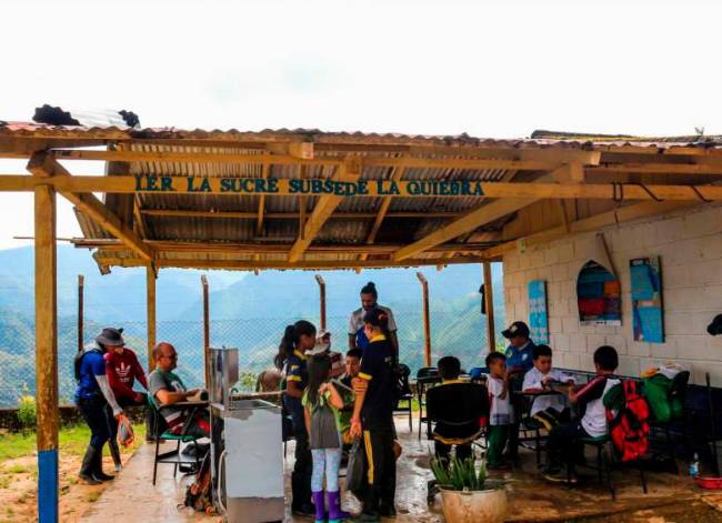 Estudio señala que el 79,8 % de colegios rurales en Colombia no tiene ...