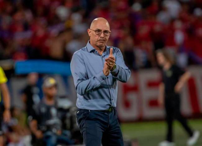 Alfredo Arias fue oficializado como nuevo técnico de un equipo ...