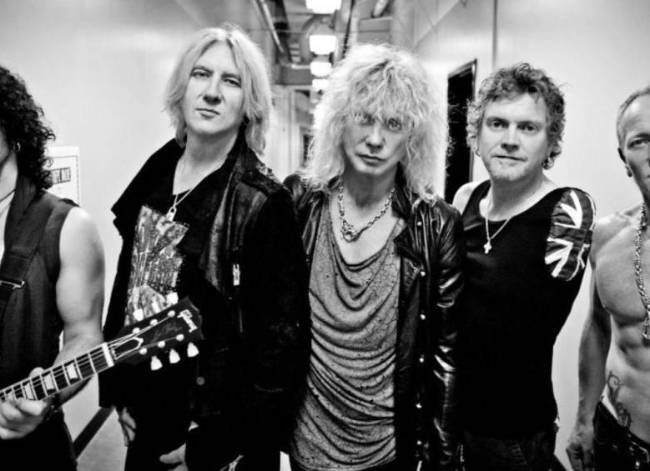 Joe Elliott, vocalista de Def Leppard, habría sido hospitalizado en ...