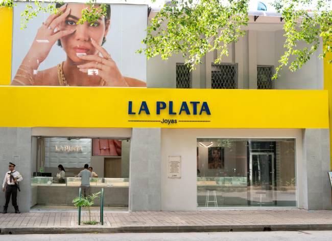 La tendencia de llevar muchos anillos a la vez que conquista a los ...