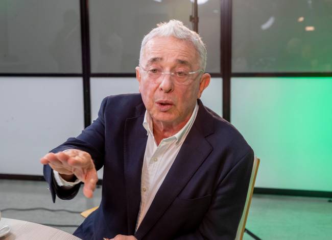 “Devastador para mi familia”: expresidente Uribe reacciona a decisión ...