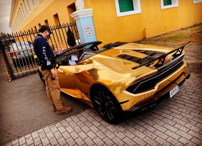 Un garaje de lujo: los otros carros del hombre que pondrá a rodar el ...