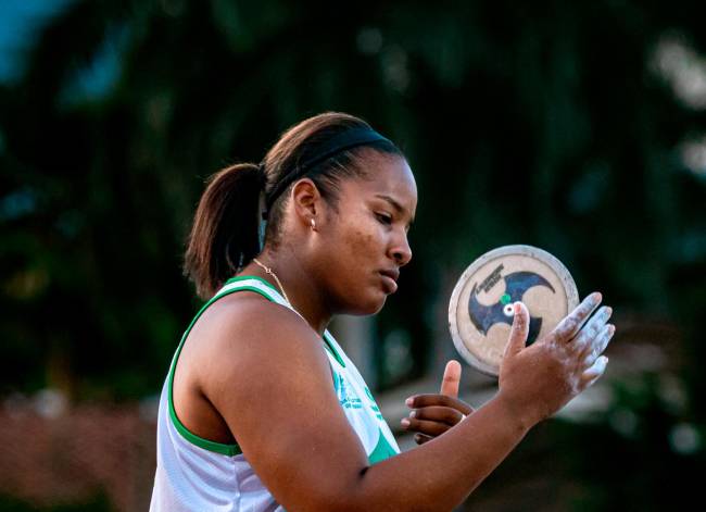 Ella es Yerlin Mesa, la hereda de María Isabel Urrutia en el lanzamiento de disco