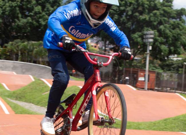 Mateo Espejo, el niño bicicrosista paisa que busca apoyo para el Mundial