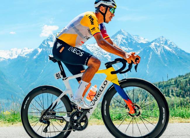 Egan ya es top-10 en el Giro y su compañero Arensman está en el podio ...