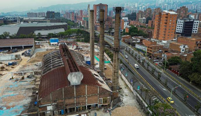 Envigado protege legado, conserva dos chimeneas de Peldar