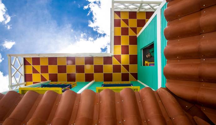La Casa al revés que se está convirtiendo en la mayor atracción de El Peñol