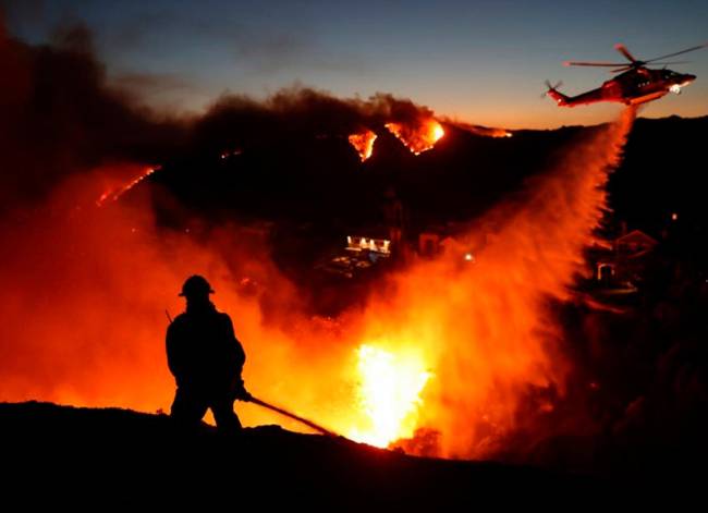 Incendios en Los Ángeles siguen arrasando todo a su paso: las llamas se acercan al icónico Hollywood