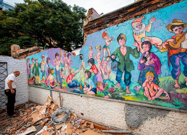 Mural del maestro Ramón Vásquez se salvó de ser derribado en demolición de una vivienda