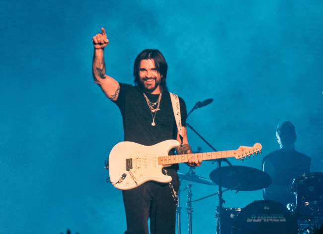 Juanes lanzó un adelanto de su nuevo disco en un concierto en México