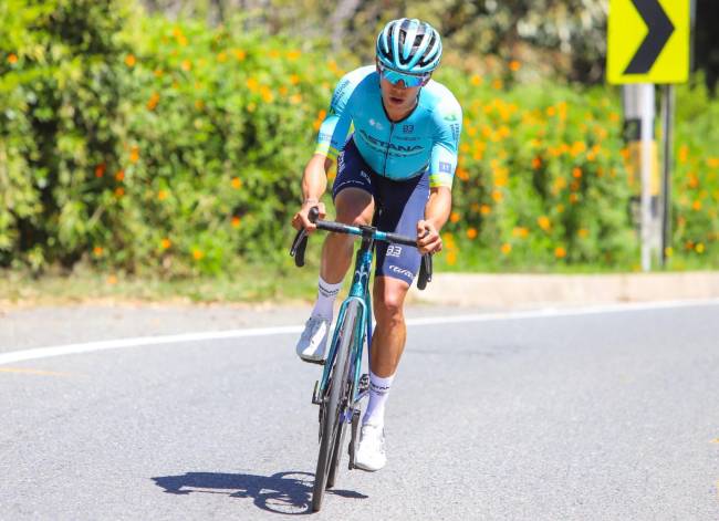 Hárold Tejada y Santiago Buitrago dan la pelea en el Critérium Dauphiné