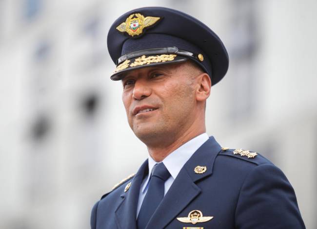 Piloto, 30 años de experiencia y líder de la Operación Esperanza: así ...