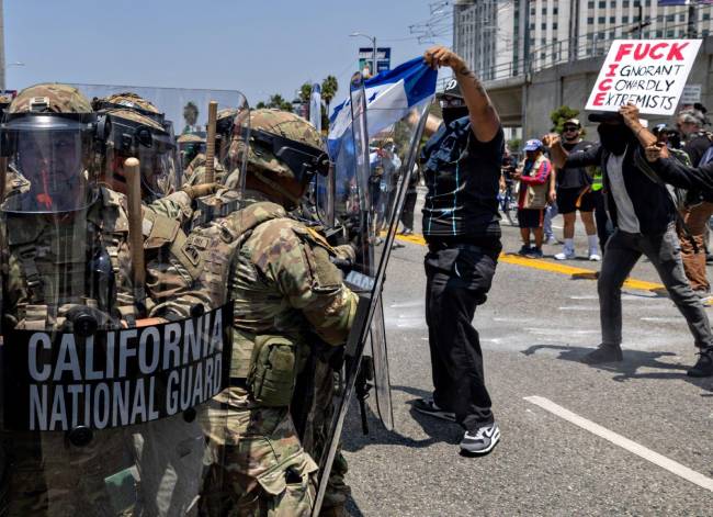 Mientras Trump atribuye disturbios en Los Ángeles a “insurrectos ...