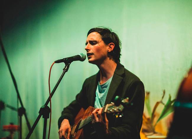 El cantautor Lucas Hill visita Medellín con su propuesta de música ...