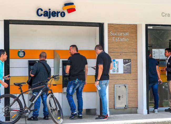 Bancolombia, el banco con más cajeros en Colombia, explica las fallas ...