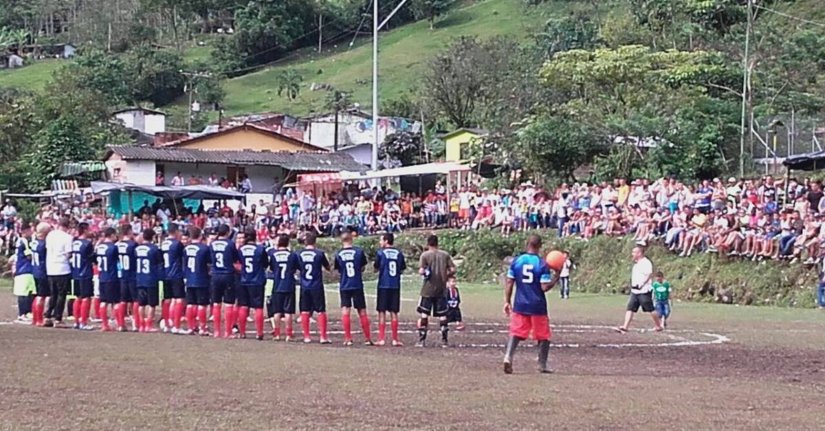 Puerto Venus celebró con la Copa Reyes de Fútbol