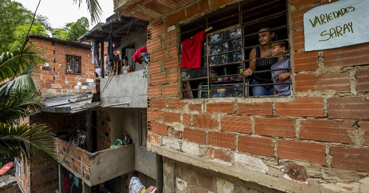 Trapos rojos buscando ayuda
