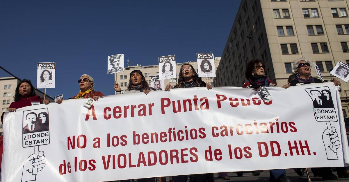 ¿Humanidad para criminales de lesa humanidad? Debate en Chile