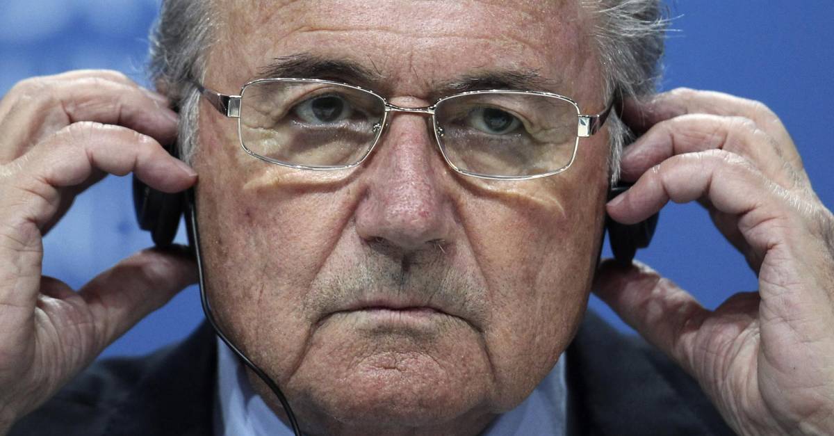Joseph Blatter reapareció en público para recalcar su inocencia