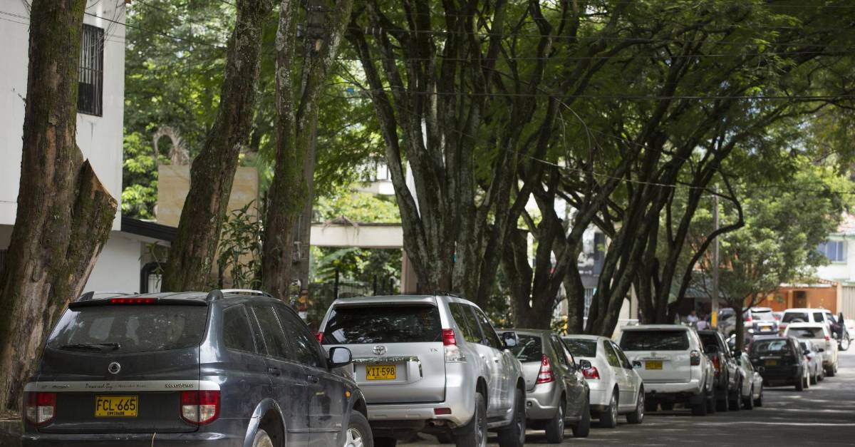 ¿Abusan del parqueo en las iglesias de El Poblado?