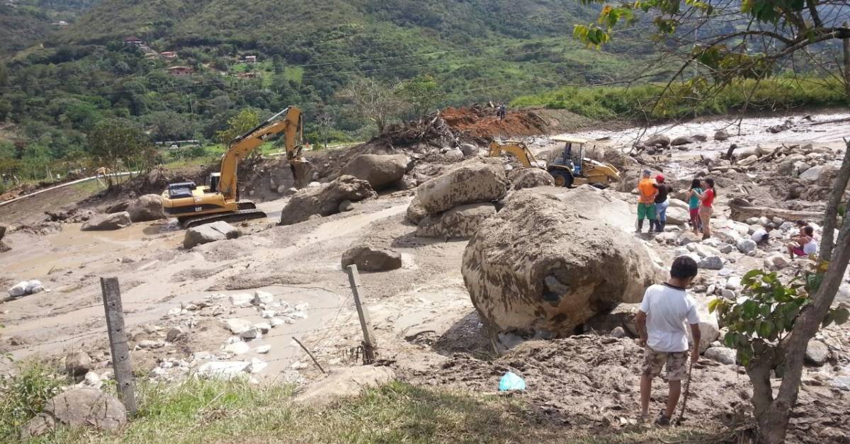 Vía a la Costa permanece cerrada por dos derrumbes en Matasano