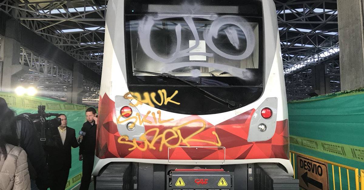 En Quito, pintaron vagones del metro como homenaje a grafiteros muertos en Medellín