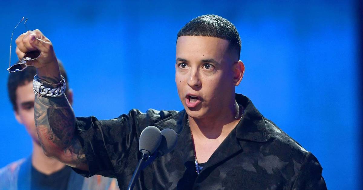 Más artistas insisten en renuncia de Roselló en Puerto Rico