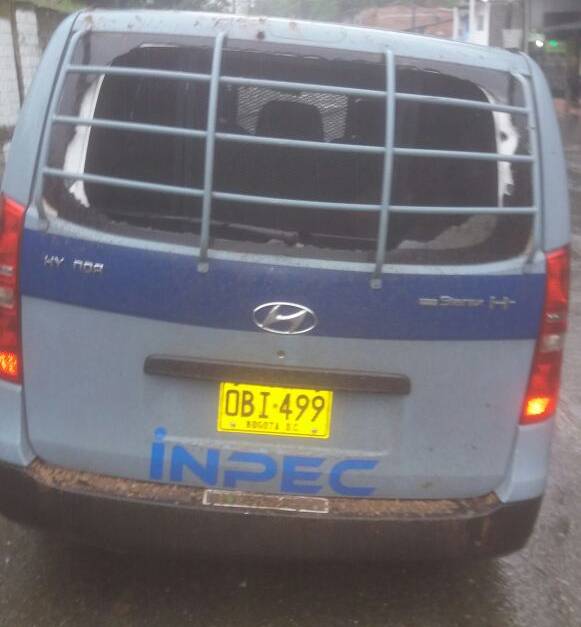 Carro que trasladaba a integrante del Inpec herido fue atacado en Tarazá