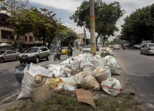 Preocupación por mal manejo de basuras en 100 zonas de Medellín