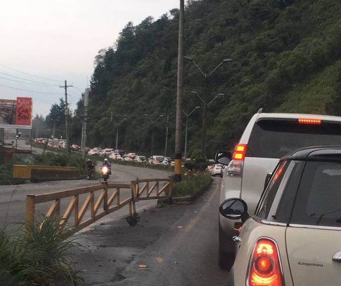 Accidente en Las Palmas tiene bloqueada la vía