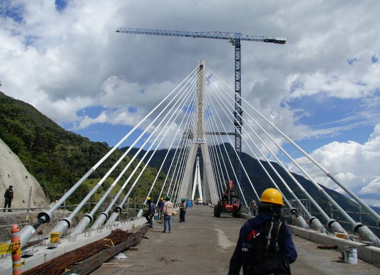 Puente Hisgaura: Tras fotos de grietas no será recibido por el Invías