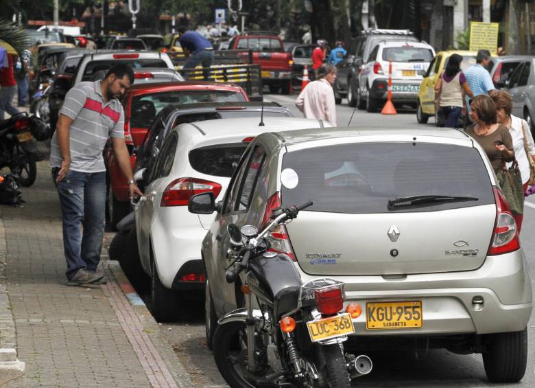 En Medellín ya opera detección de mal parqueo con cámaras móviles