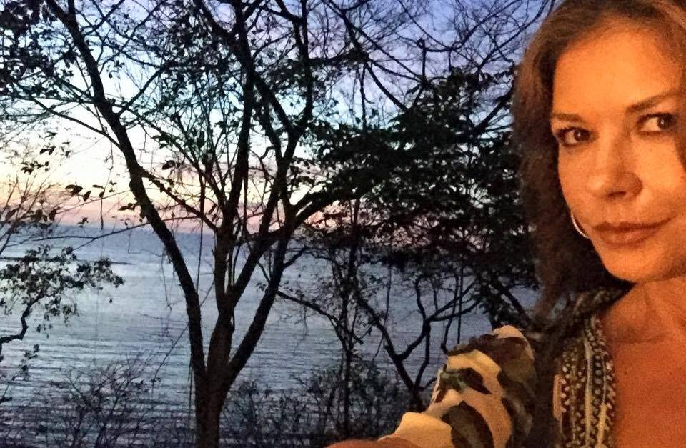 Michael Douglas y Catherine Zeta-Jones de turismo en isla hondureña de ...